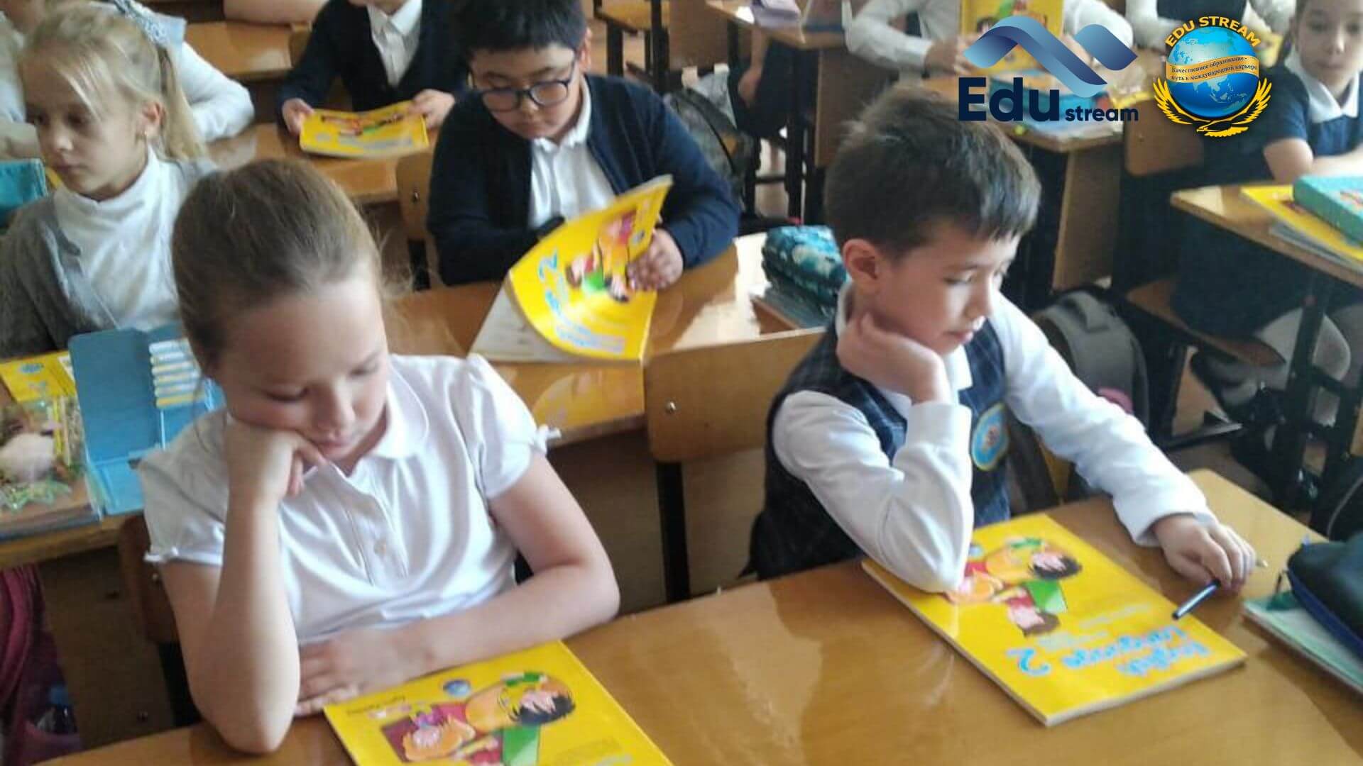 Компания Edustream подарила учебники школам г.Караганда и ...